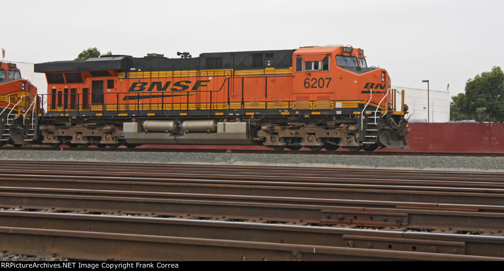 BNSF 6207 ES44AC